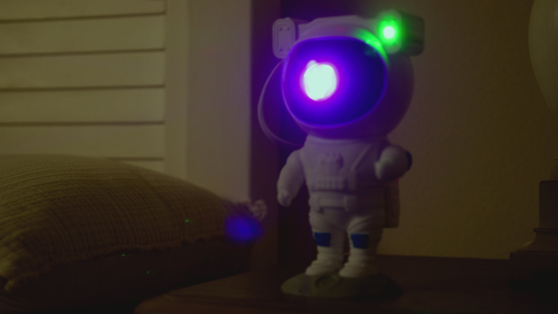 Mind-Glowing Astronaut Light Projector - Explore The Galaxy